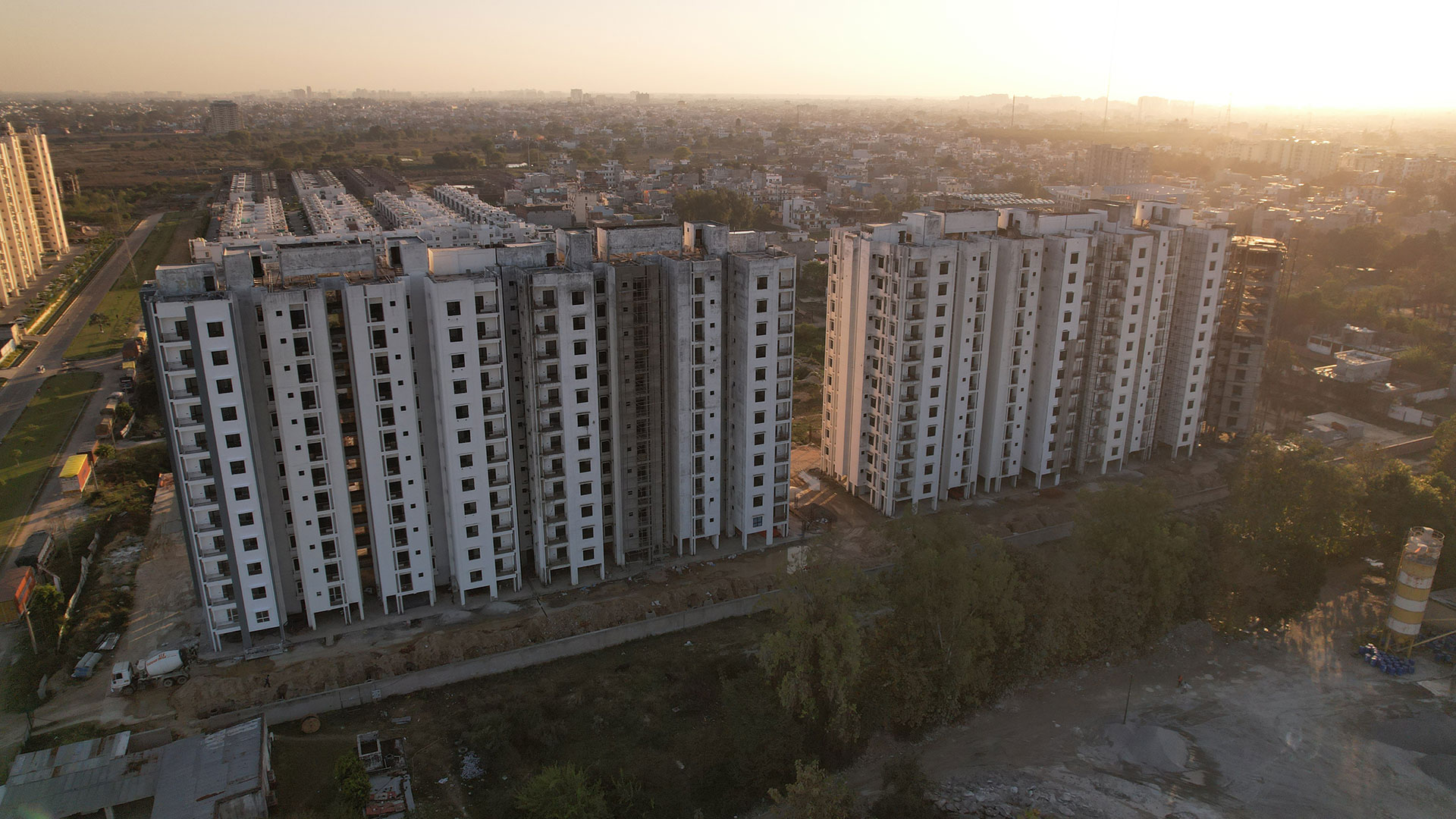 Sunbreeze Apartments Lucknow: Embrace the Radiance of Luxurious Living - Viraj Constructions
